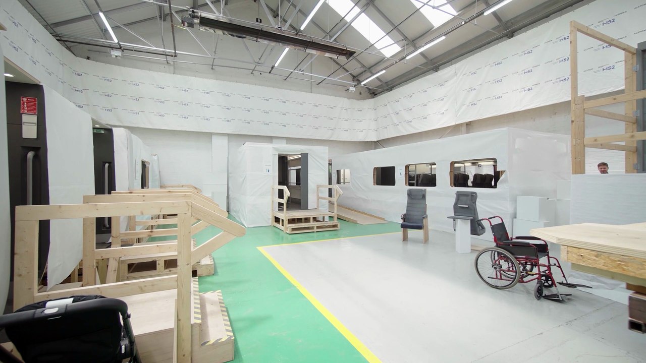 HS2 Class 895 model train carriage - video Dailymotion