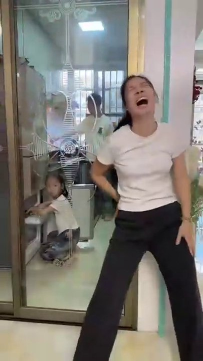 Fortunately I reacted quickly and ran out in time - video Dailymotion