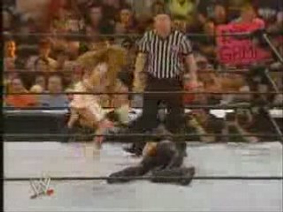 Trish Stratus Vs. Mickie James WM 22 Wemons Title - video Dailymotion