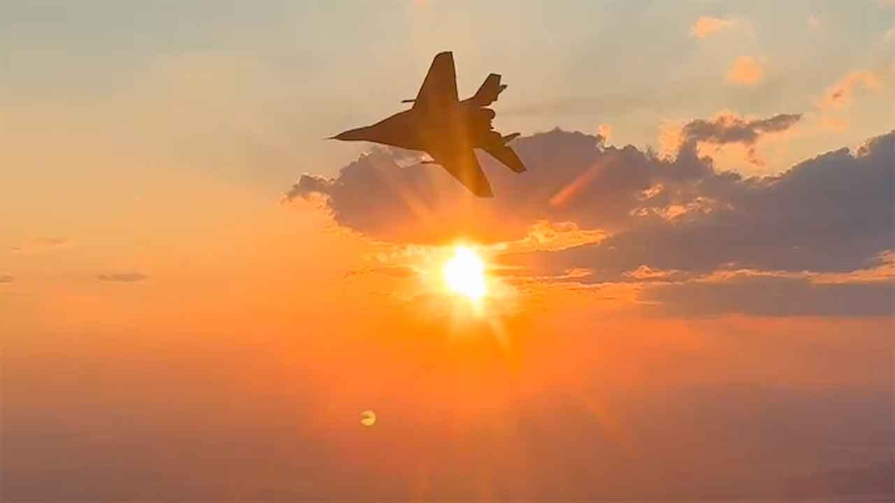 Video: Ukrainian MiG-29 Pilot Performs Aerial Acrobatics After Combat ...