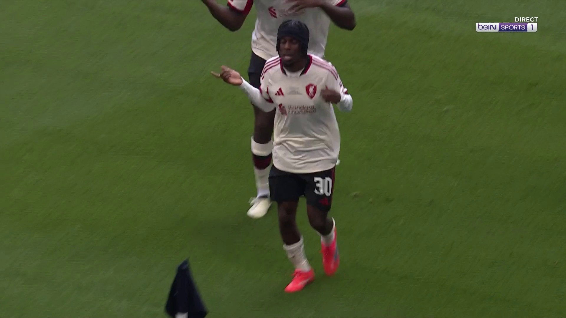 Community Shield : Comme un symbole pour Jota, Frimpong redonne l'avantage durant la 20e minute ...