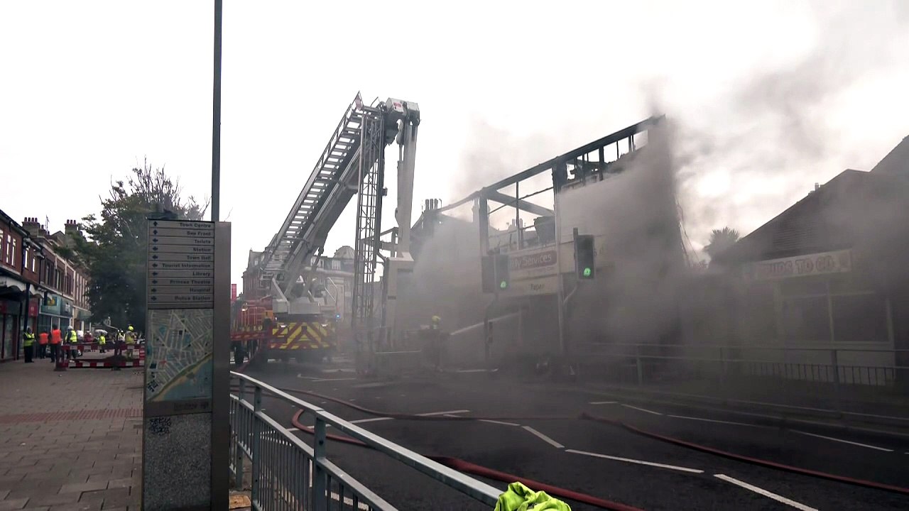 Fire destroys mobility store in Clacton - video Dailymotion