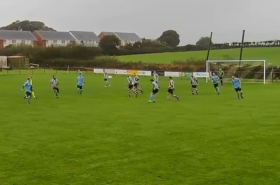 Reece Evans scores wonder goal for Penrhyndeudraeth - video Dailymotion