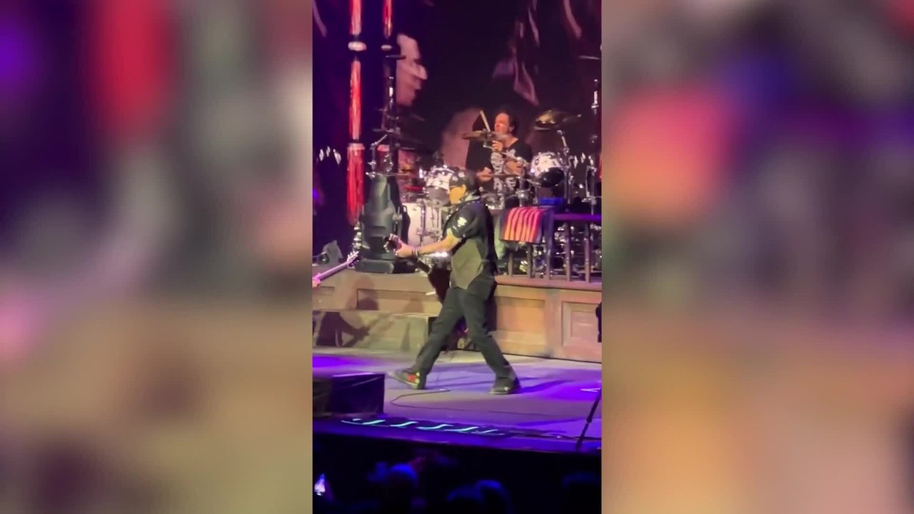 Johnny Depp makes a surprise appearance with Alice Cooper on stage in ...