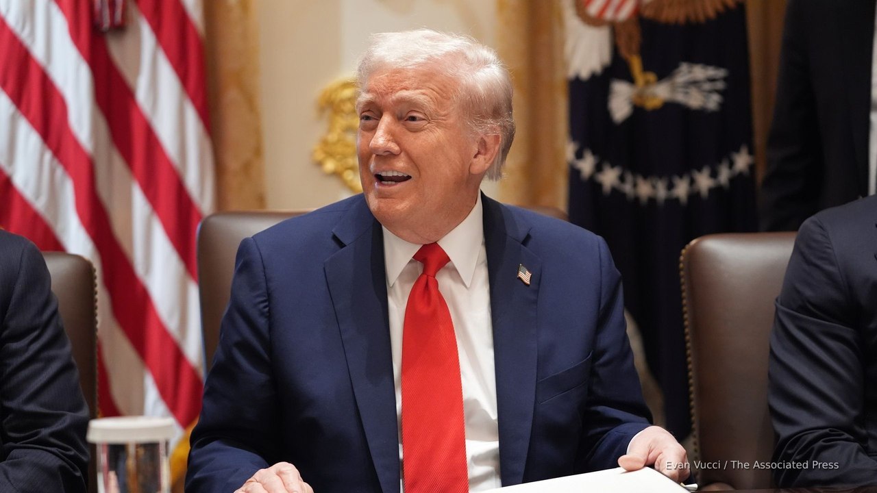 Trump heads to Walter Reed for second physical this year - video ...