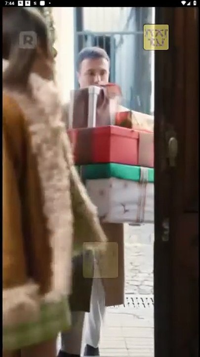 Dinero, Armas y Feliz Navidad en Español - video Dailymotion