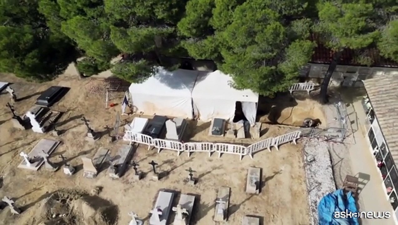 Fosse comuni franchiste in Spagna a 50 anni dalla morte del dittatore ...