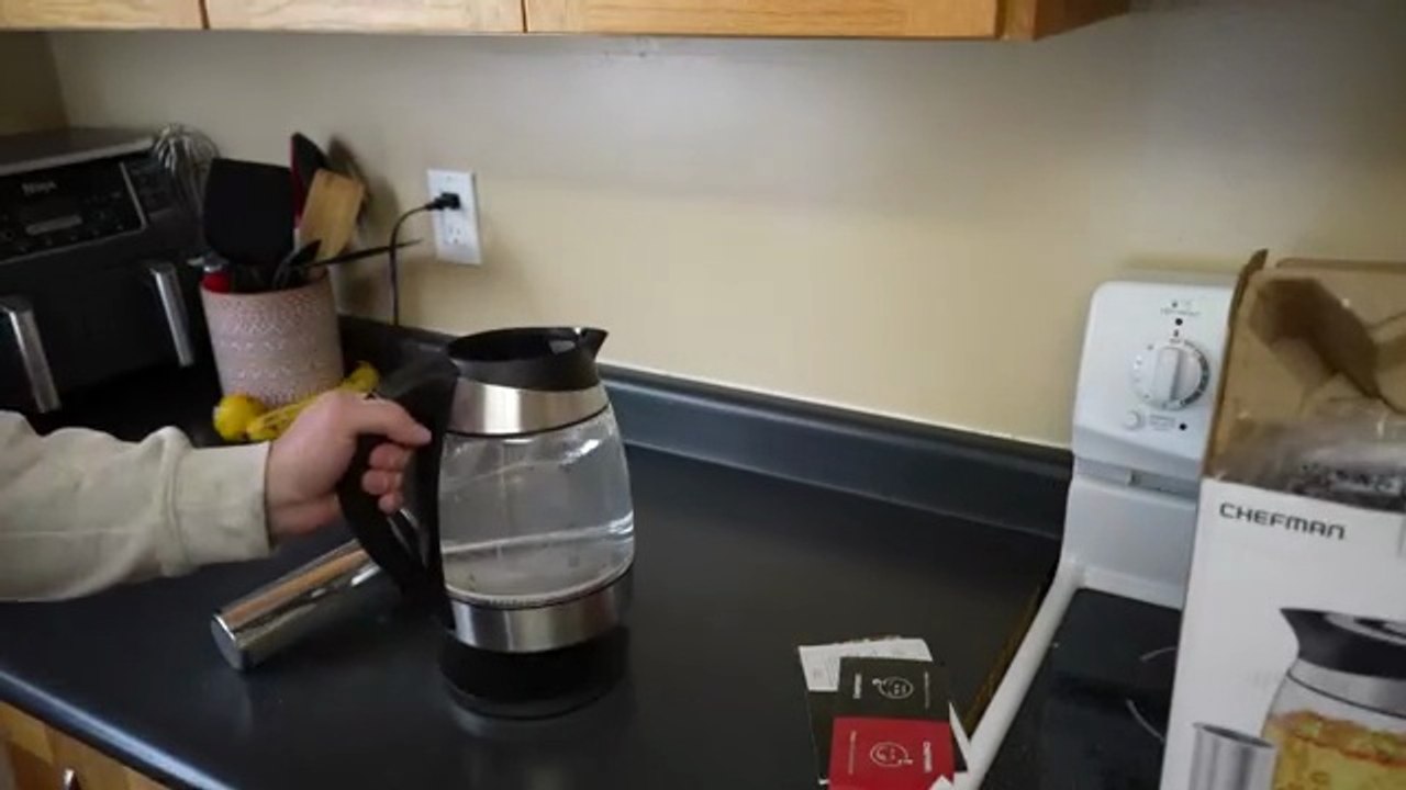 The Best Electric Kettle? Chefman Customizable Temperature Review ...