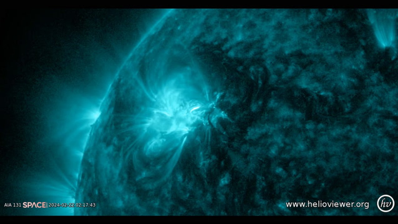 Sun Unleashed Two Big X-Flares As US Suffered Cell Phone Outages ...