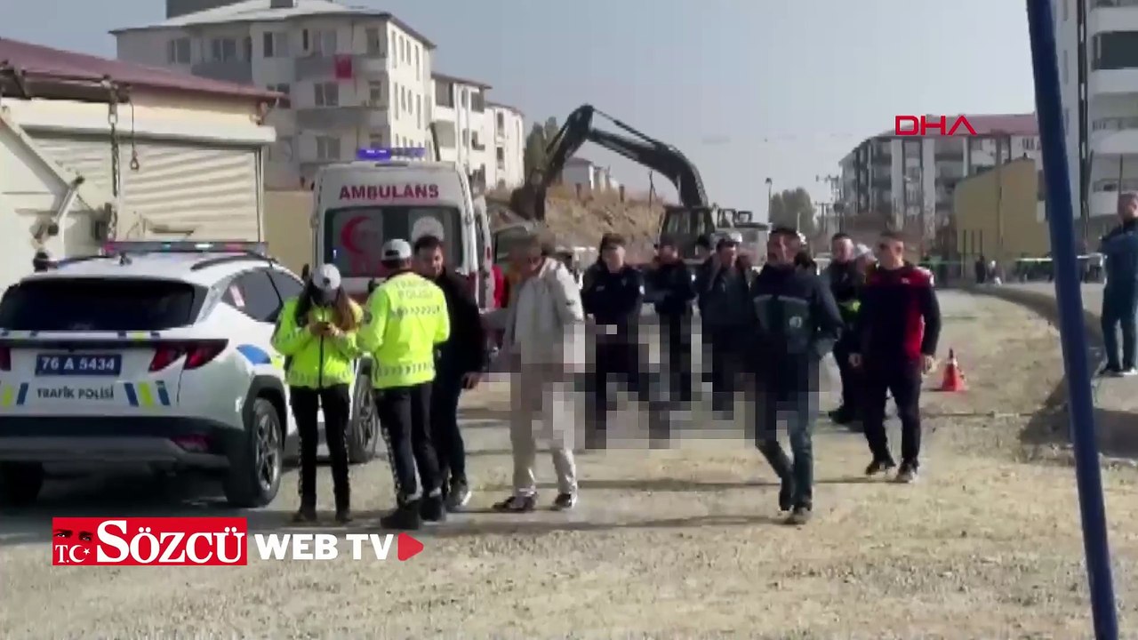 Iğdır'da çöp kamyonunun çarptığı 5 çocuk annesi öldü - Dailymotion Video