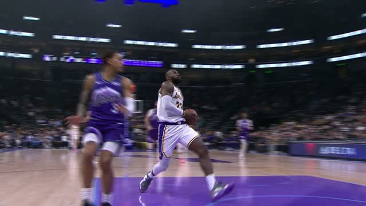LeBron glides in for big dunk - video Dailymotion