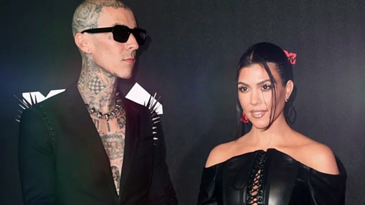 Kourtney Kardashian Photoshops Her body With Tattoos To Match Travis ...