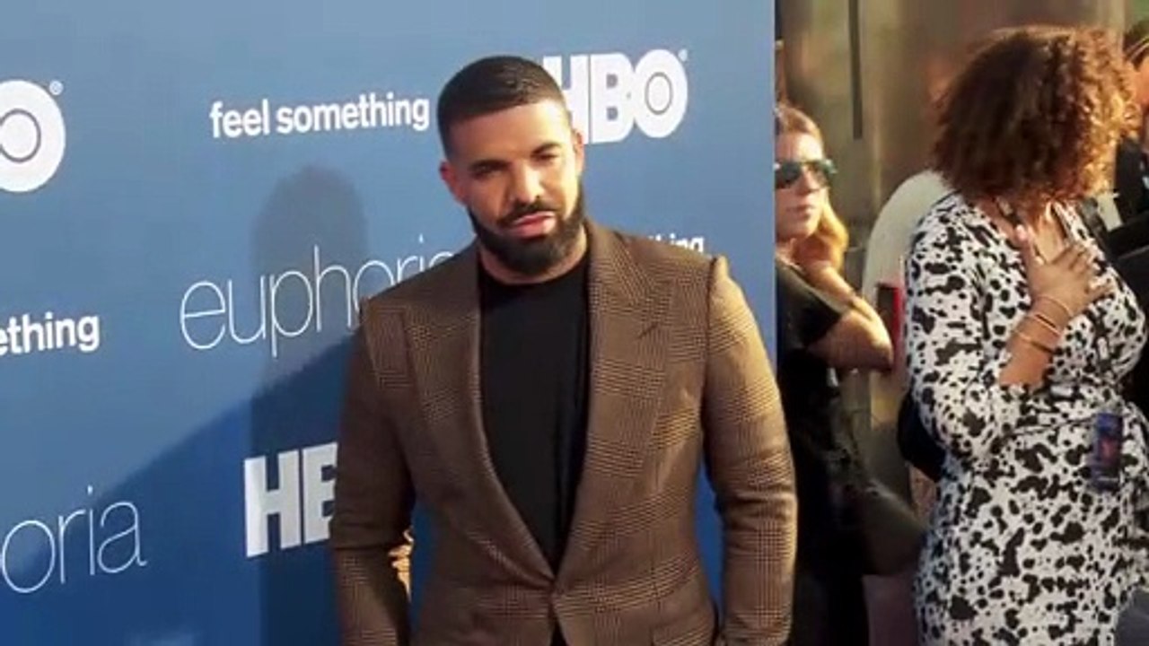 Drake Casually Knocks BackTequila Shot With Fans In Detroit & The ...