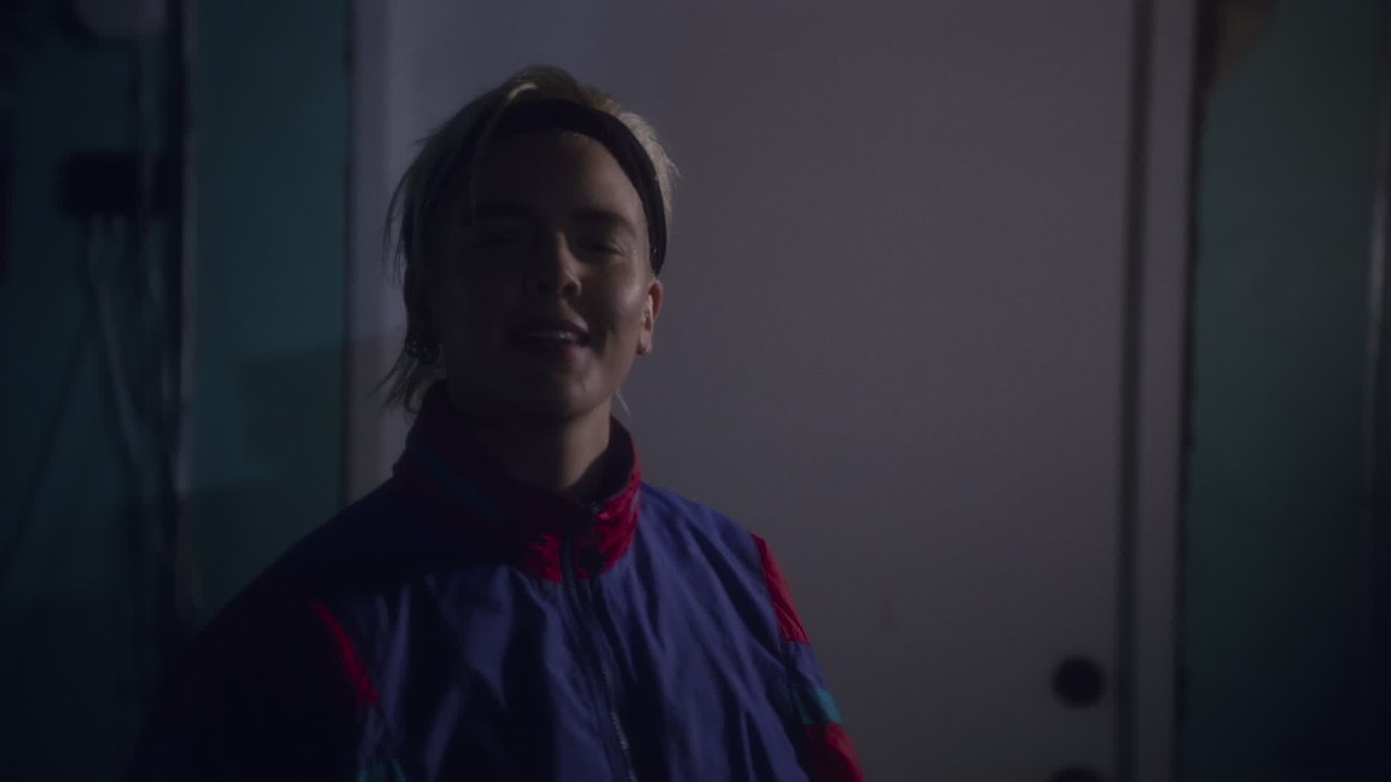 Betty Who - BLOW OUT MY CANDLE - video Dailymotion