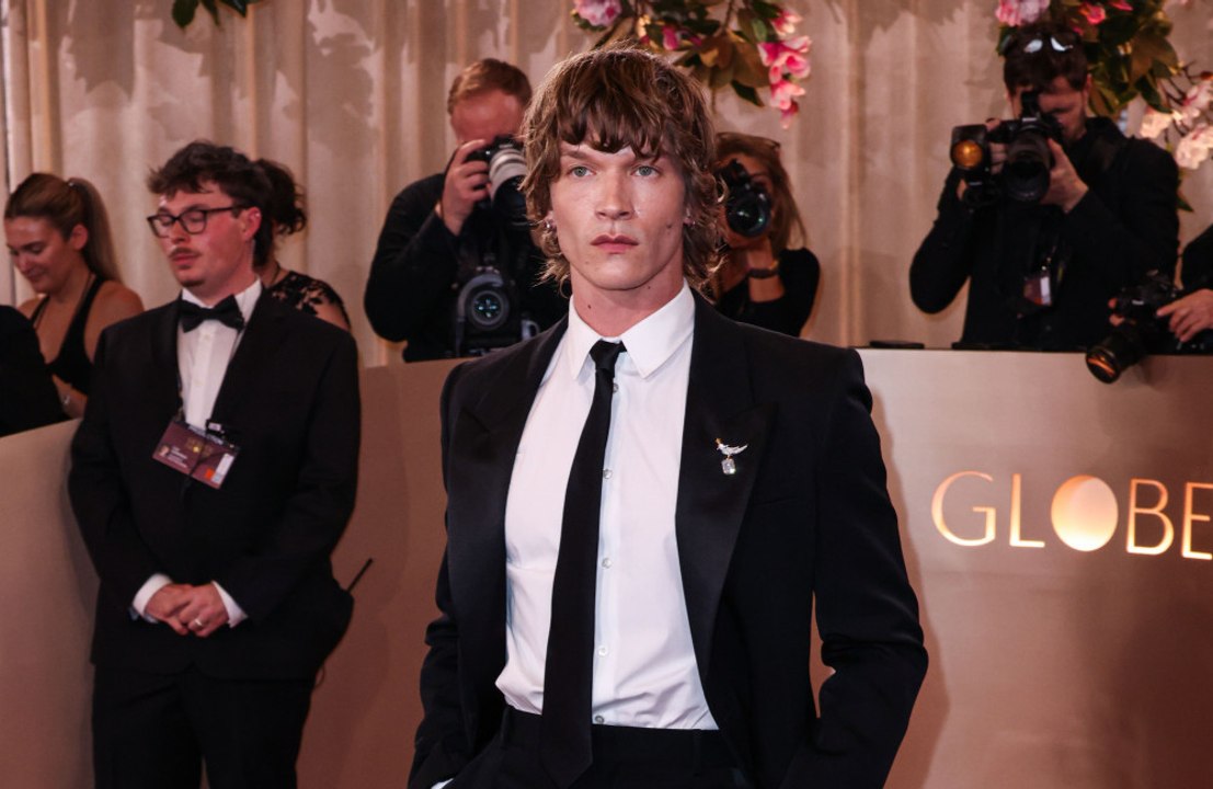 Connor Storrie doesn't force his dad to watch Heated Rivalry - video ...