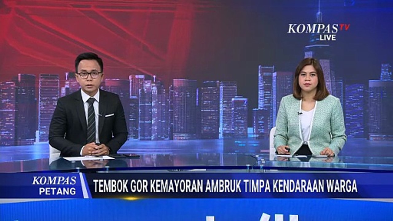 Detik-Detik Tembok Atap GOR Kemayoran Ambruk Timba Kendaraan Akibat ...