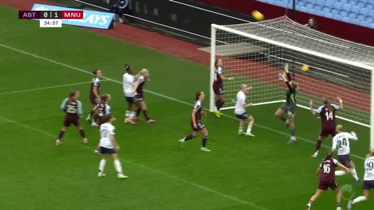 Zigiotti Olme scores directly from a corner for Manchester United ...