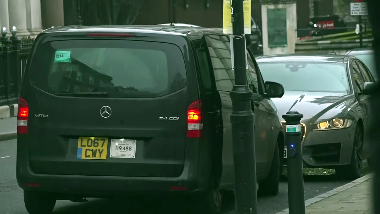 Sadie Frost arrives to give evidence in phone hacking trial - video ...