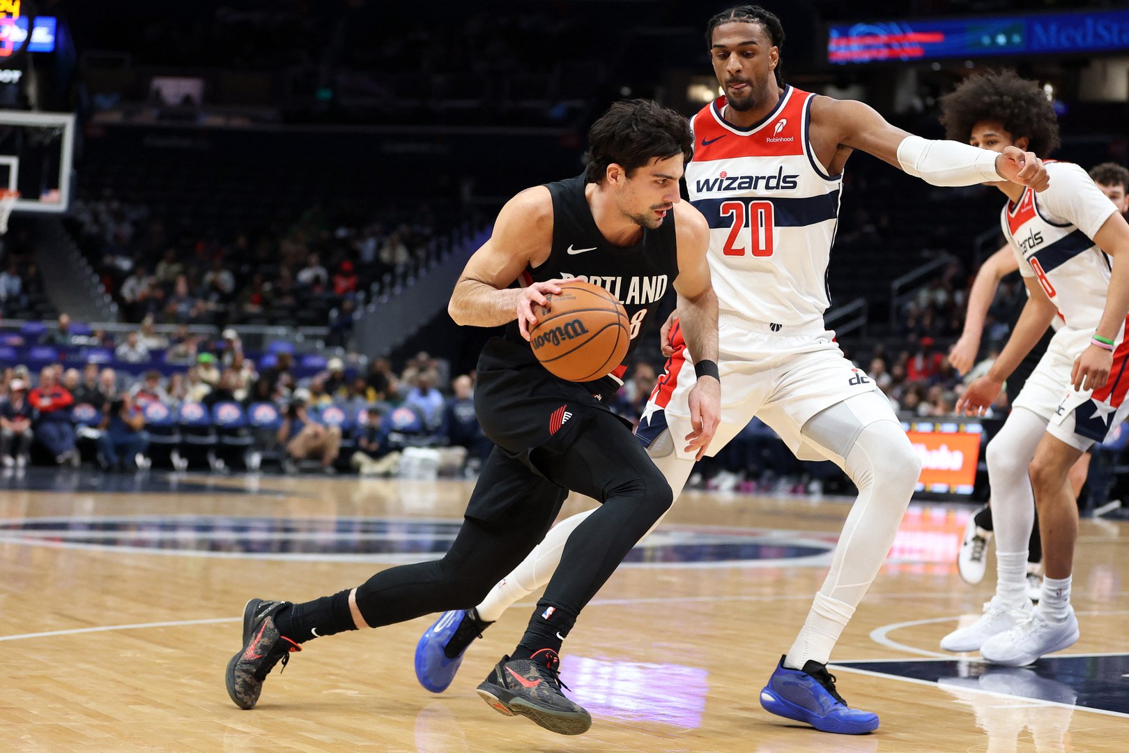 NBA : Alex Sarr porte les Wizards lors de la victoire contre Portland ...