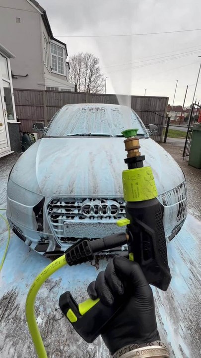 Baby Blue Snow Foam Rinse on a Glossy Audi A4 - video Dailymotion