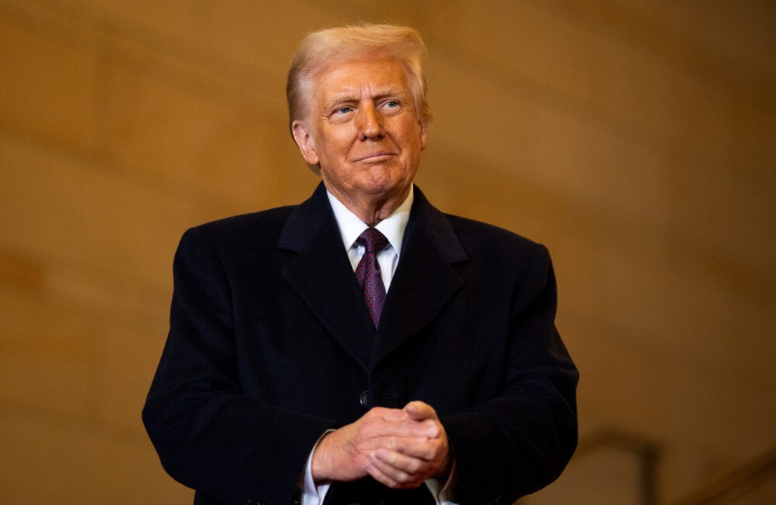 Air Force One suffers 'electrical issue' with Donald Trump on board ...