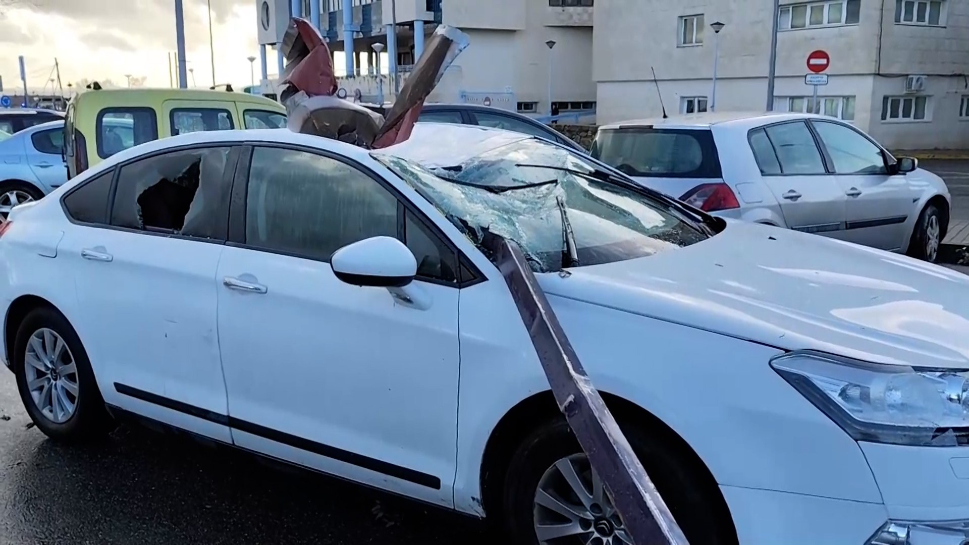 VÍDEO: Proyección protesta sobre un edificio del ICE en Los Ángeles ...