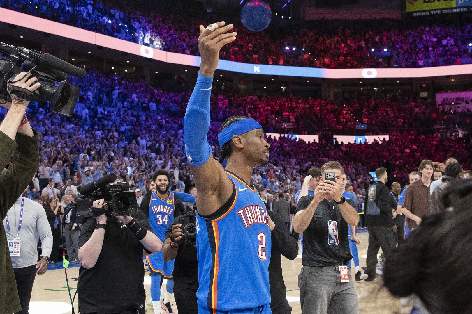 NBA : Un SGA record terrasse les Nuggets dans une fin de match folle ...