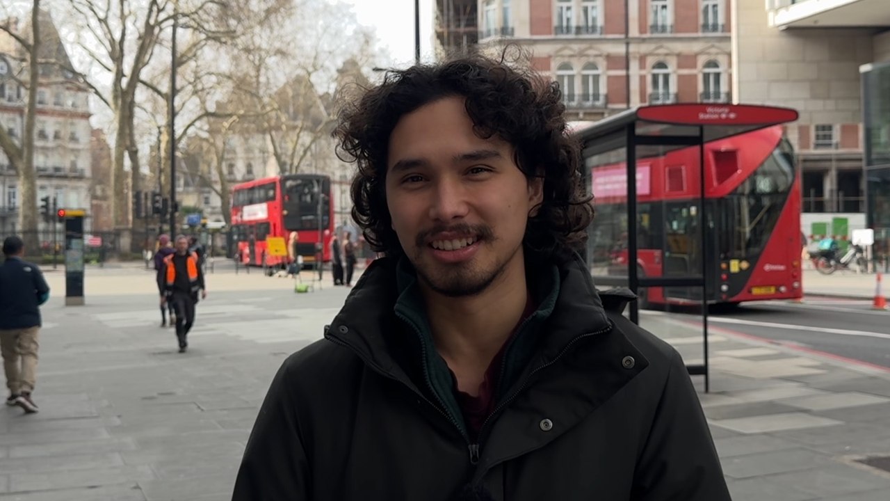 ‘It smells better’ What is London like in the spring? - video Dailymotion