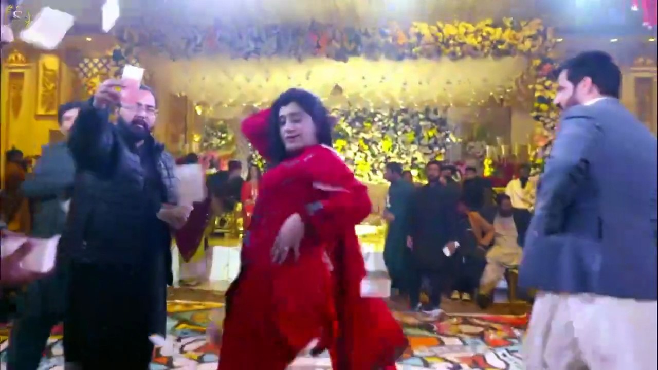 Pyar Wali Khich Aisi Seene Vich Pai , Aadi Malik Mujra Best Dance ...