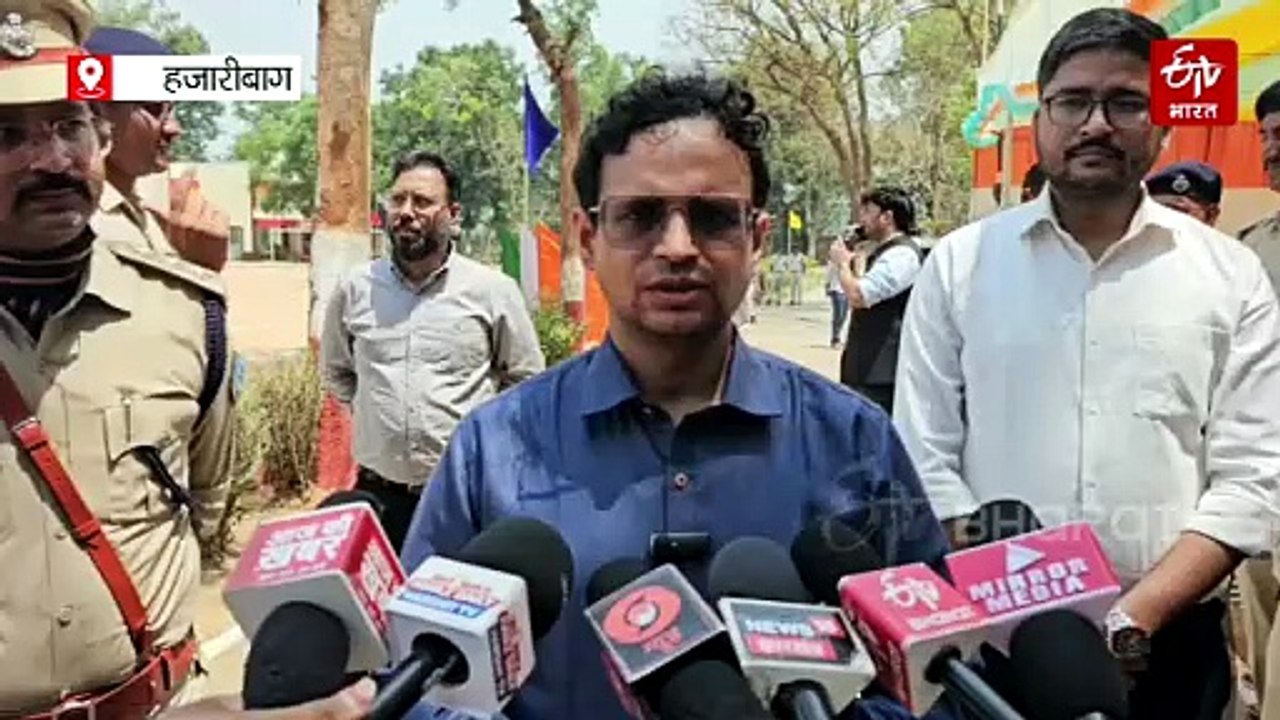 हजारीबाग में गृह रक्षकों का पासिंग आउ परेड, डीसी ने दिलाई कर्तव्यनिष्ठा ...