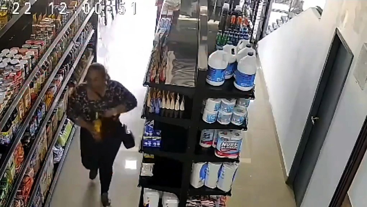 Exhiben en vídeo a pareja robando productos de una tienda, en El ...