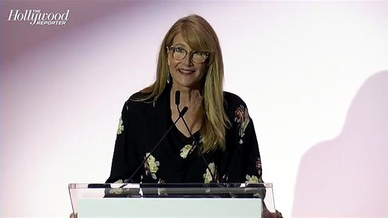 Laura Dern Presents Nicole Kidman With Sherry Lansing Leadership Award ...