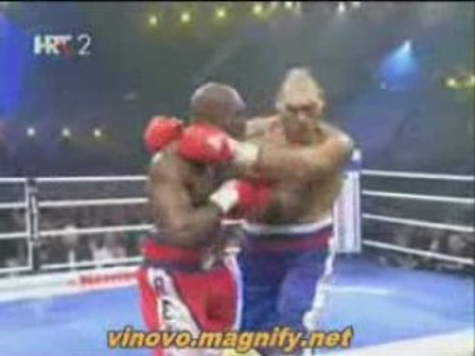 Evander Holyfield vs Nikolai Valuev - Vidéo Dailymotion