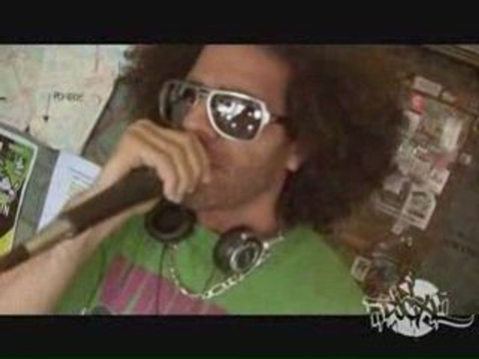 NZ's MC Bling drops awesome live freestyle - video Dailymotion