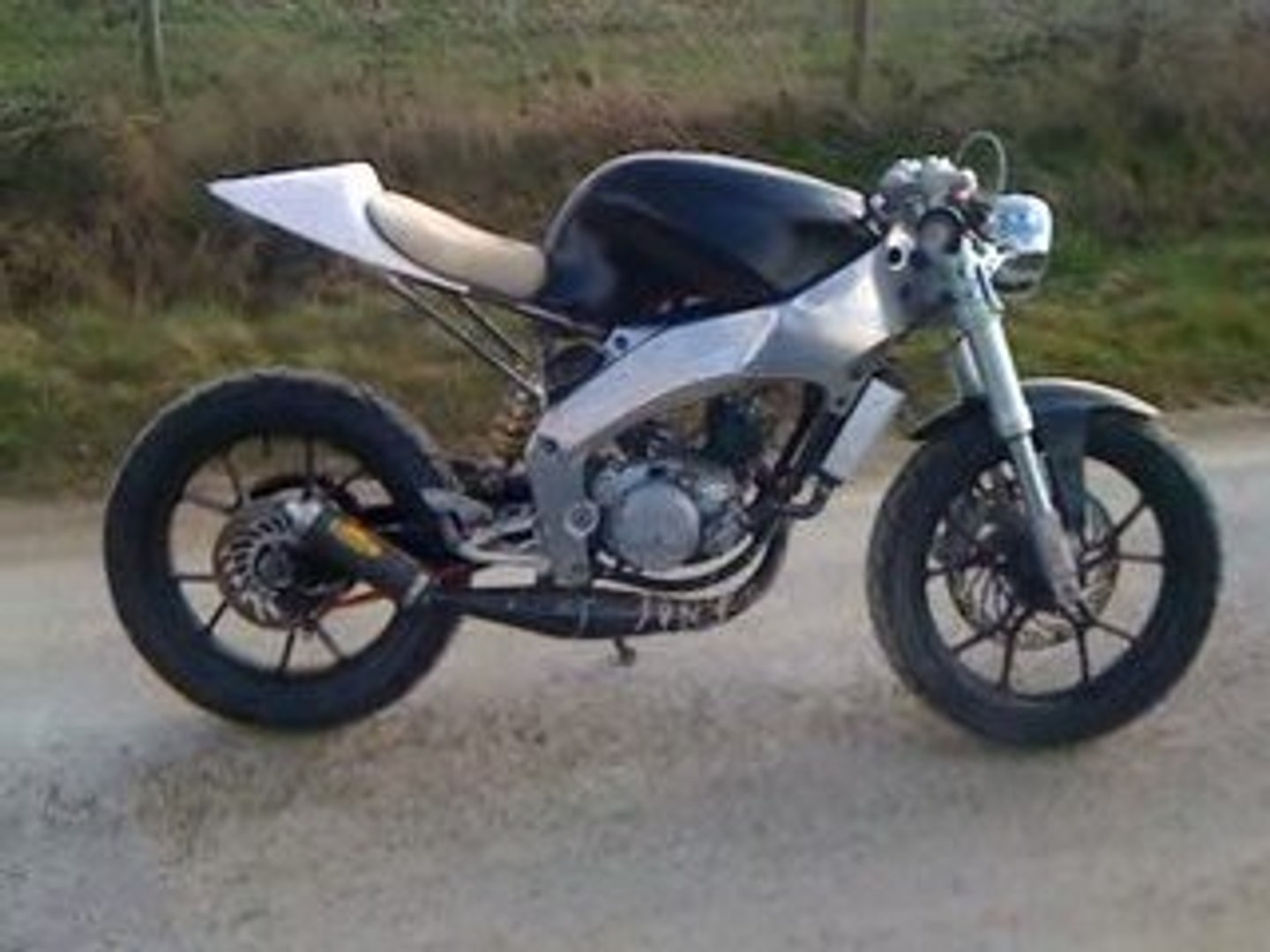 Aprilia Red Rose 125 Cafe Racer | Reviewmotors.co