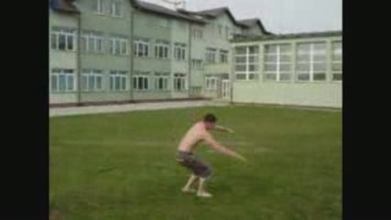 front flip + round off + flashkick (slow motion) - video Dailymotion