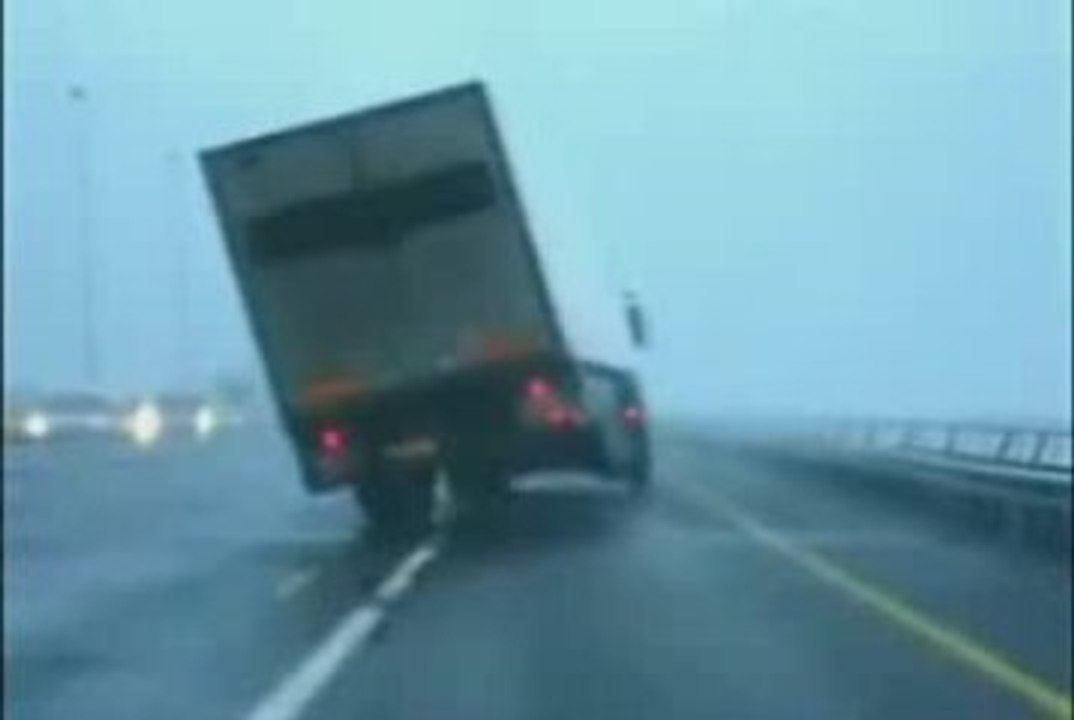 Truck Falling - video Dailymotion